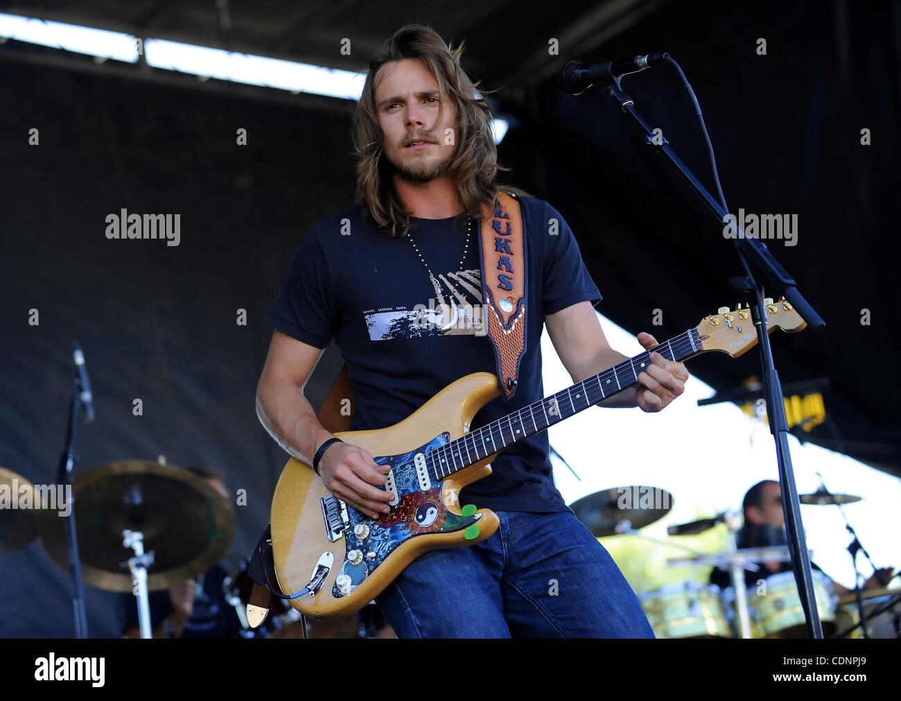 Lukas nelson son willie nelson hi-res stock photography and images - Alamy