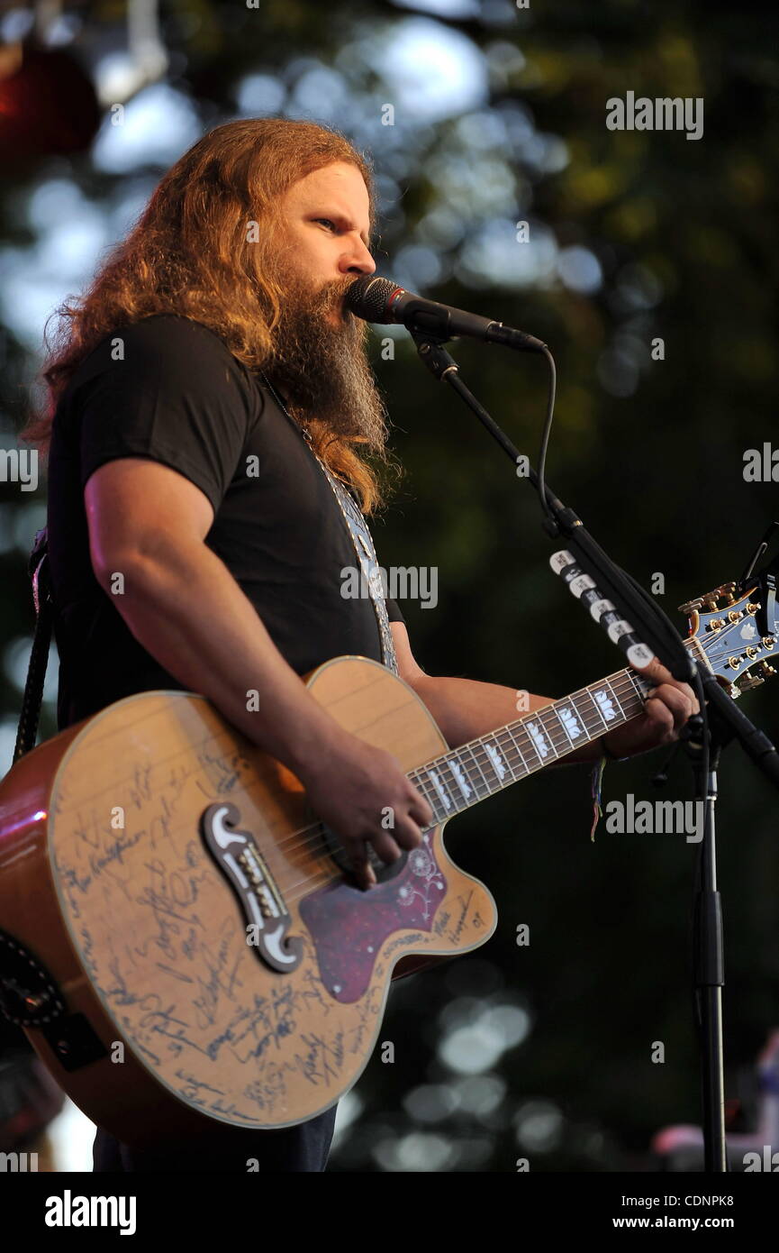 Country music recording artist Jamey Johnson played a live concert ...