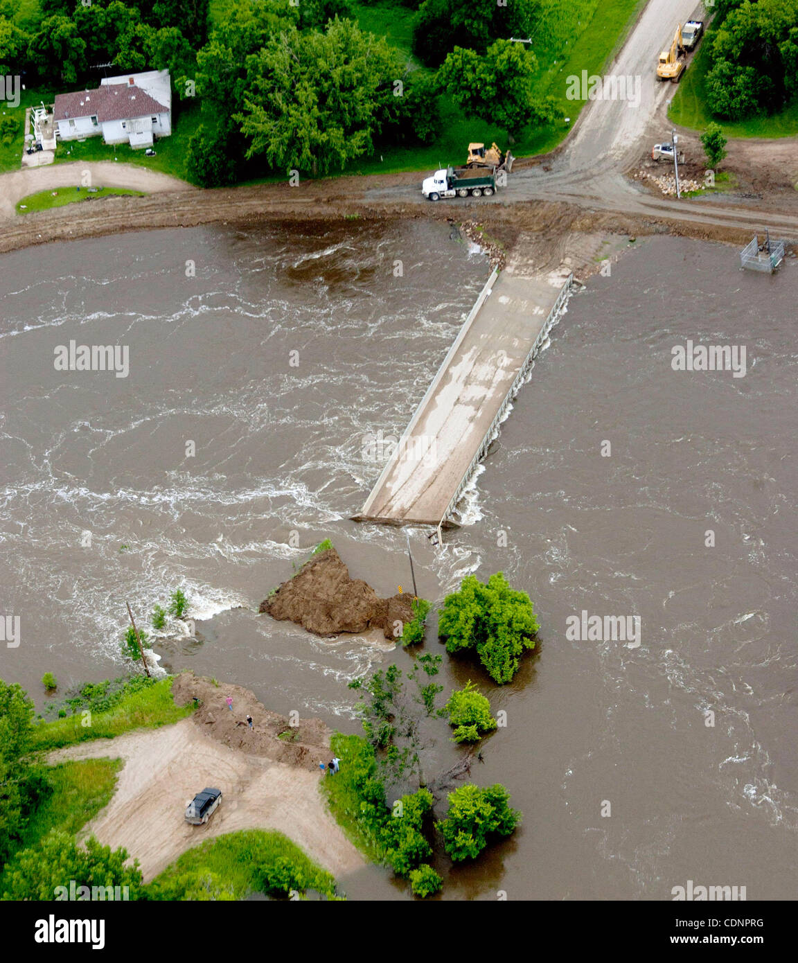 Jun 26, 2011 - Minot, North Dakota, U.S. - Flood waters from the Souris ...