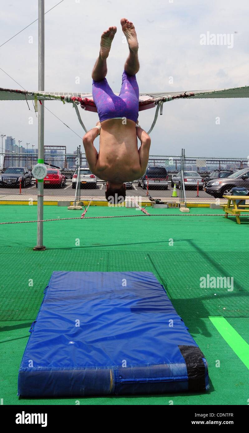 Trapeze net hi-res stock photography and images - Alamy