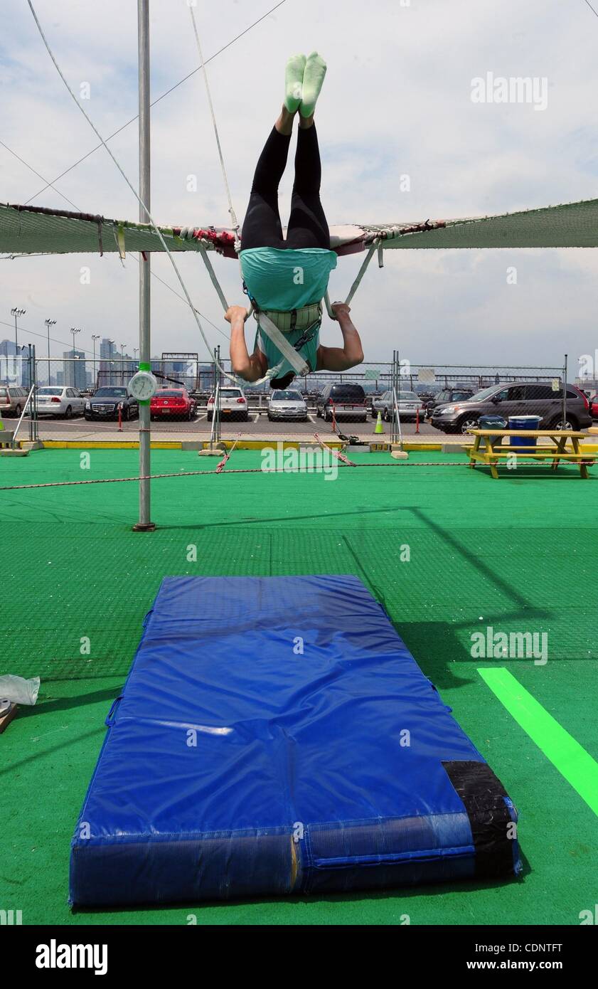 Trapeze net hi-res stock photography and images - Alamy