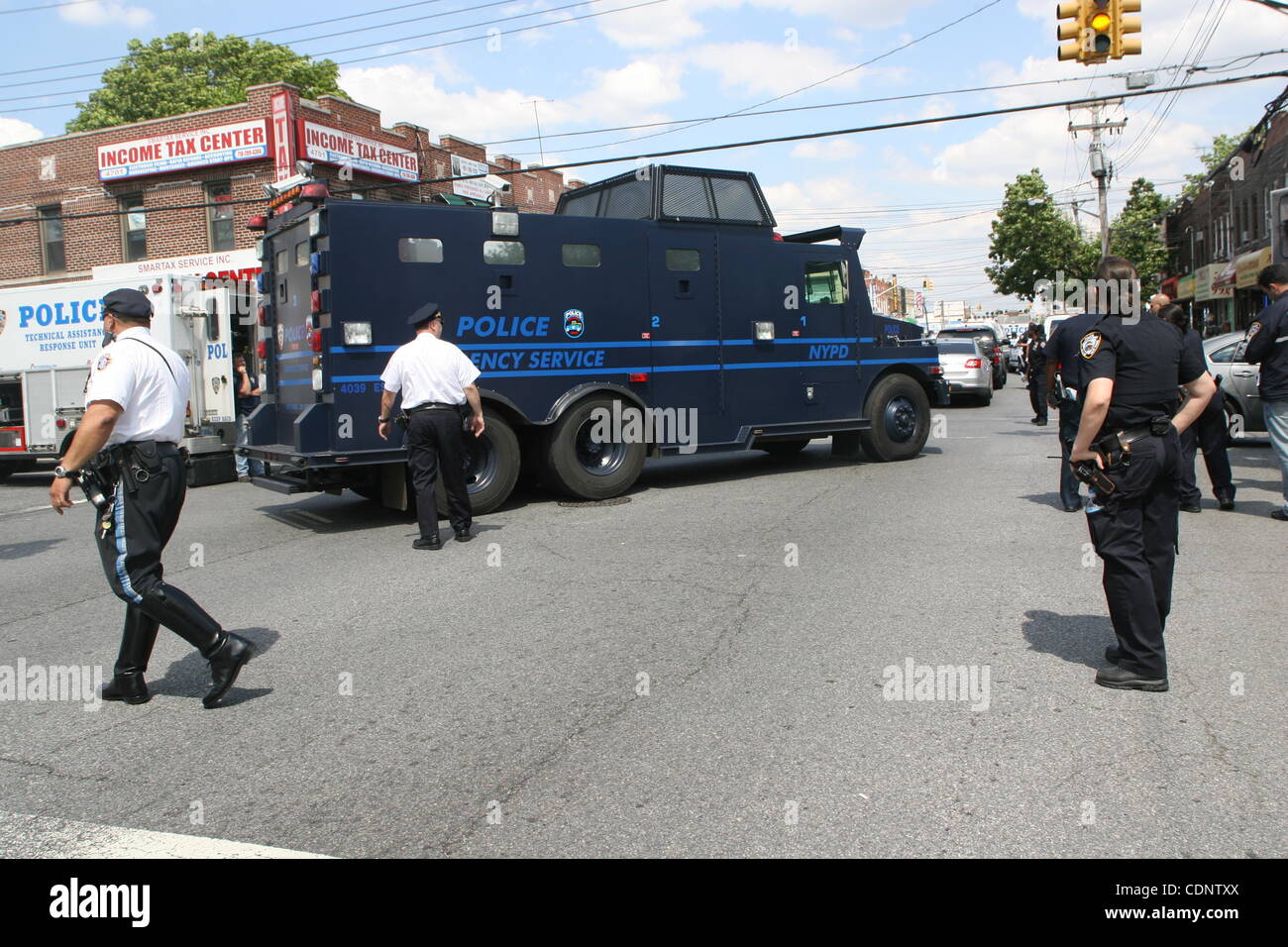Standoff 2 hi-res stock photography and images - Alamy