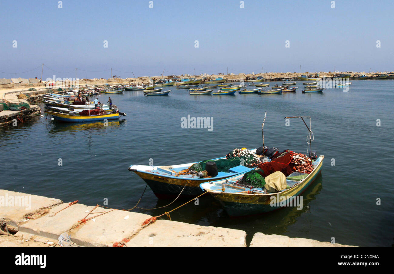 Palestinian fishermen ride their boats at Gaza seaport July 6, 2011 ...