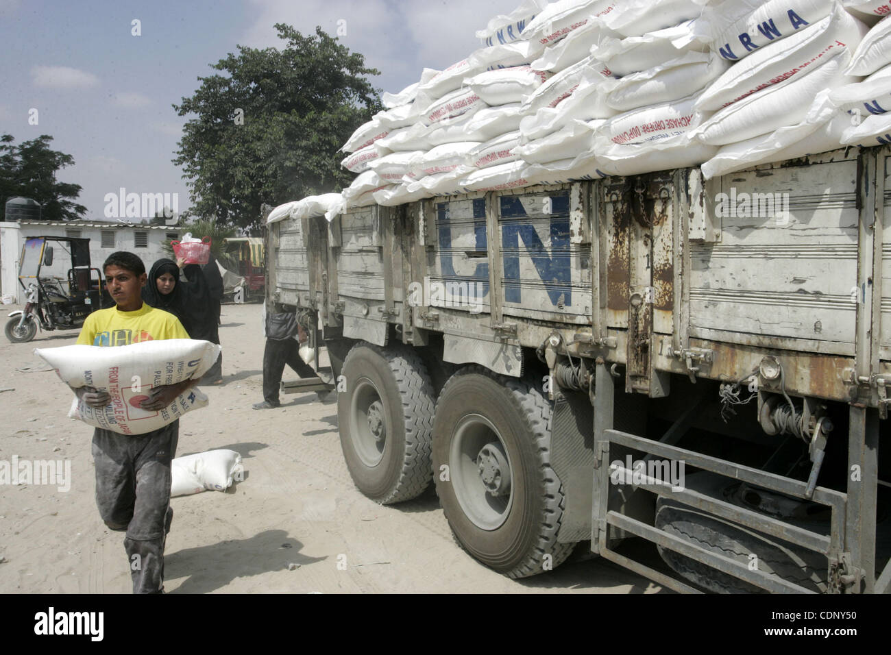 Palestinians receive humanitarian aid at the United Nations aid ...