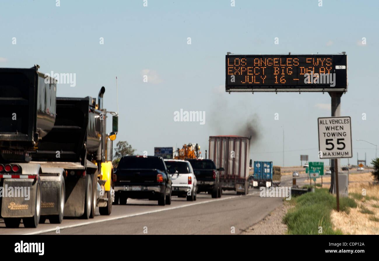 Expect delays sign hi-res stock photography and images - Alamy