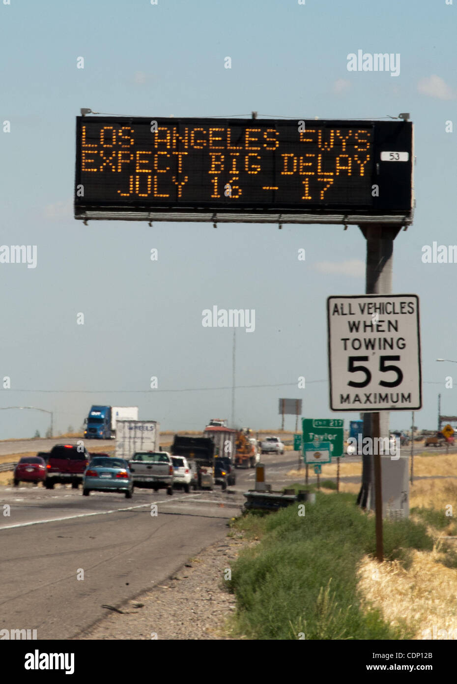 Expect delays sign hi-res stock photography and images - Alamy