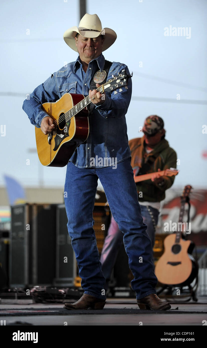 Tracy lawrence hi-res stock photography and images - Alamy
