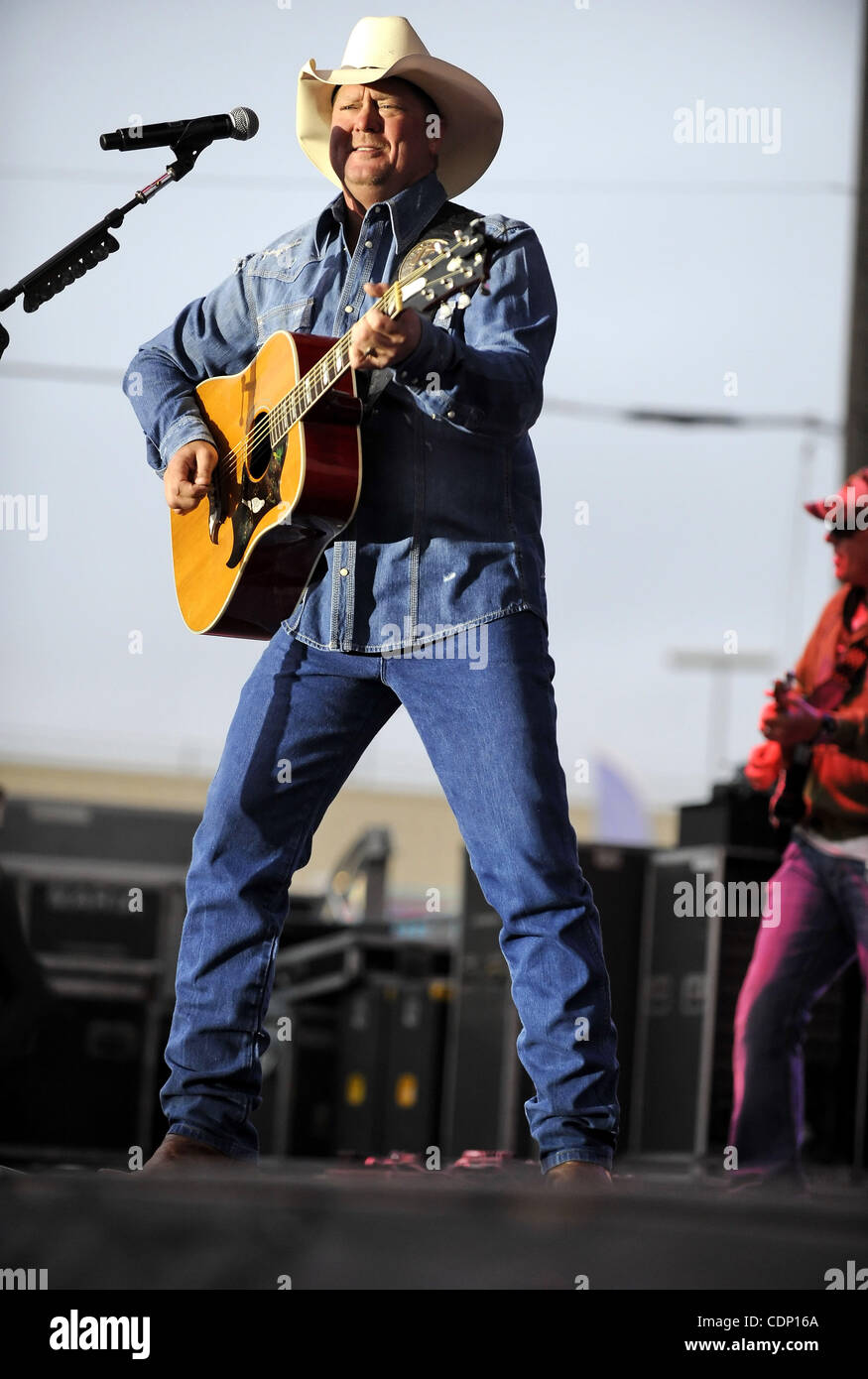 Tracy lawrence performed live concert hi-res stock photography and ...