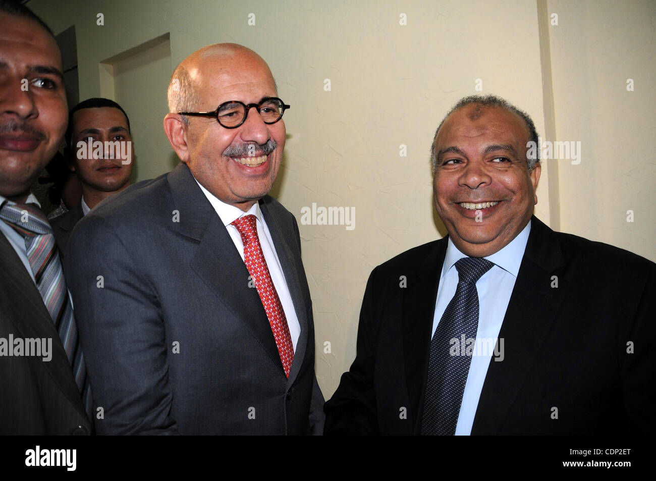 Mohamed el-Baradei meets with the Headquarters Brotherhood movement for ...
