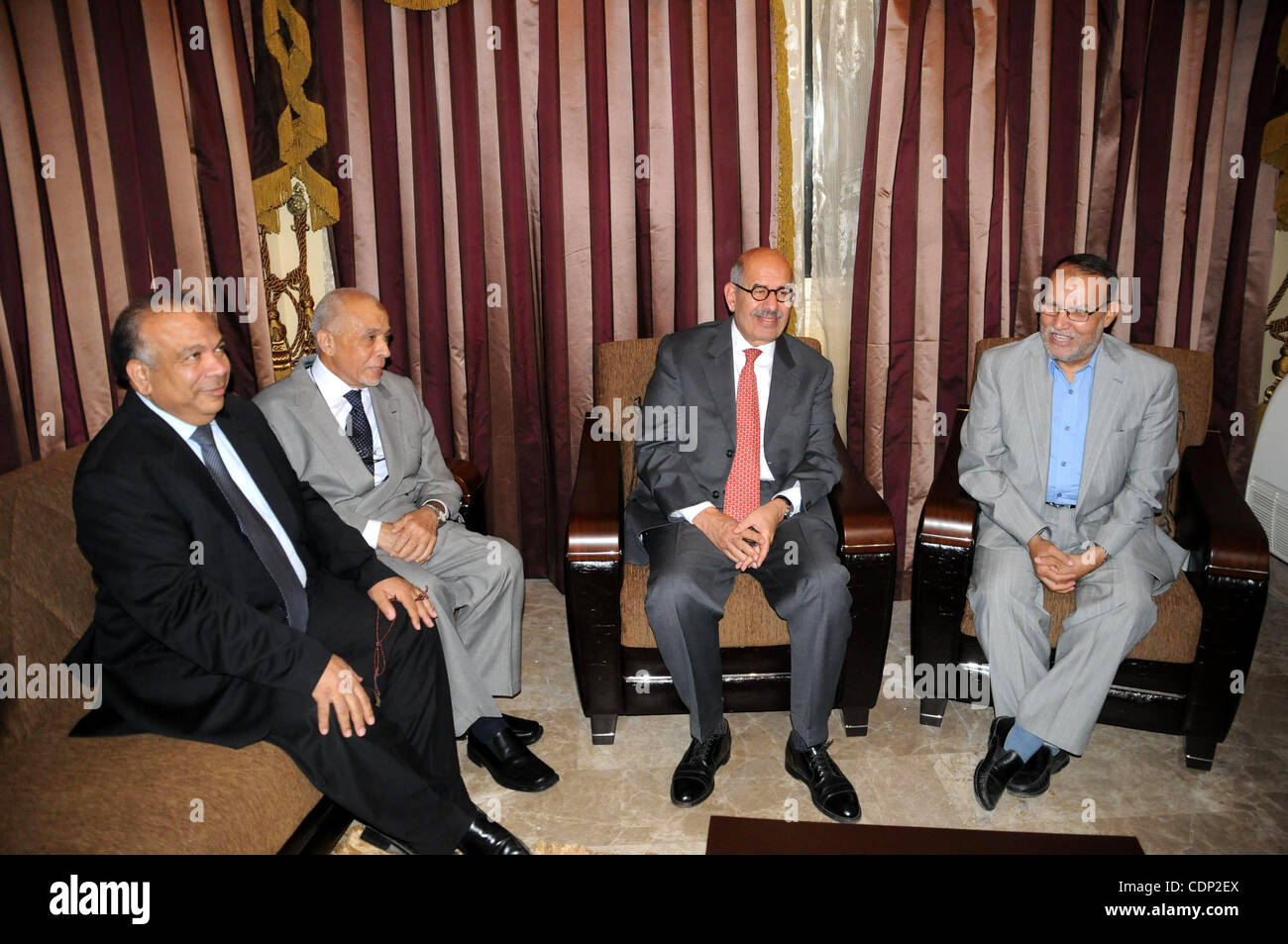Mohamed el-Baradei meets with the Headquarters Brotherhood movement for ...