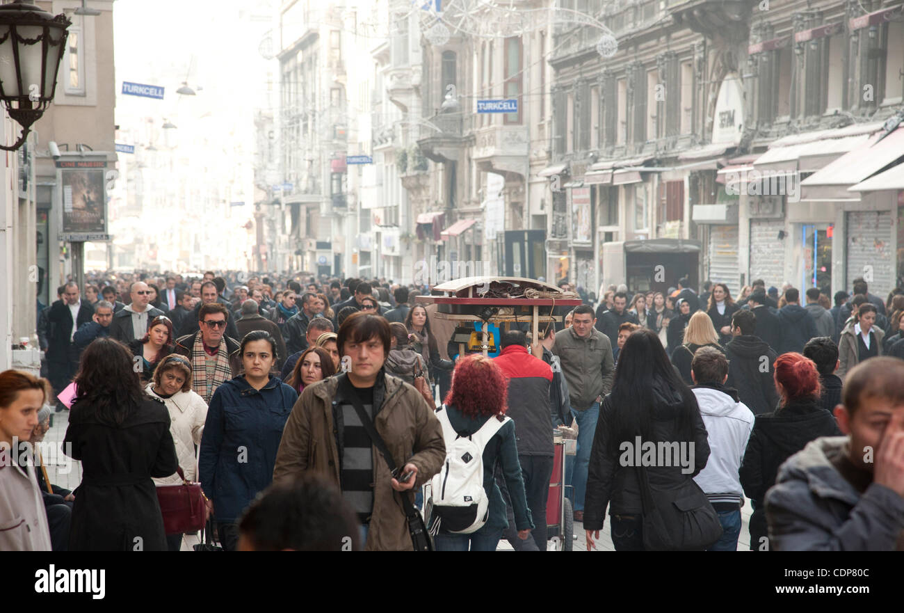 The busy Istiklal Avenue, Istanbul, Turkey Stock Photo - Alamy
