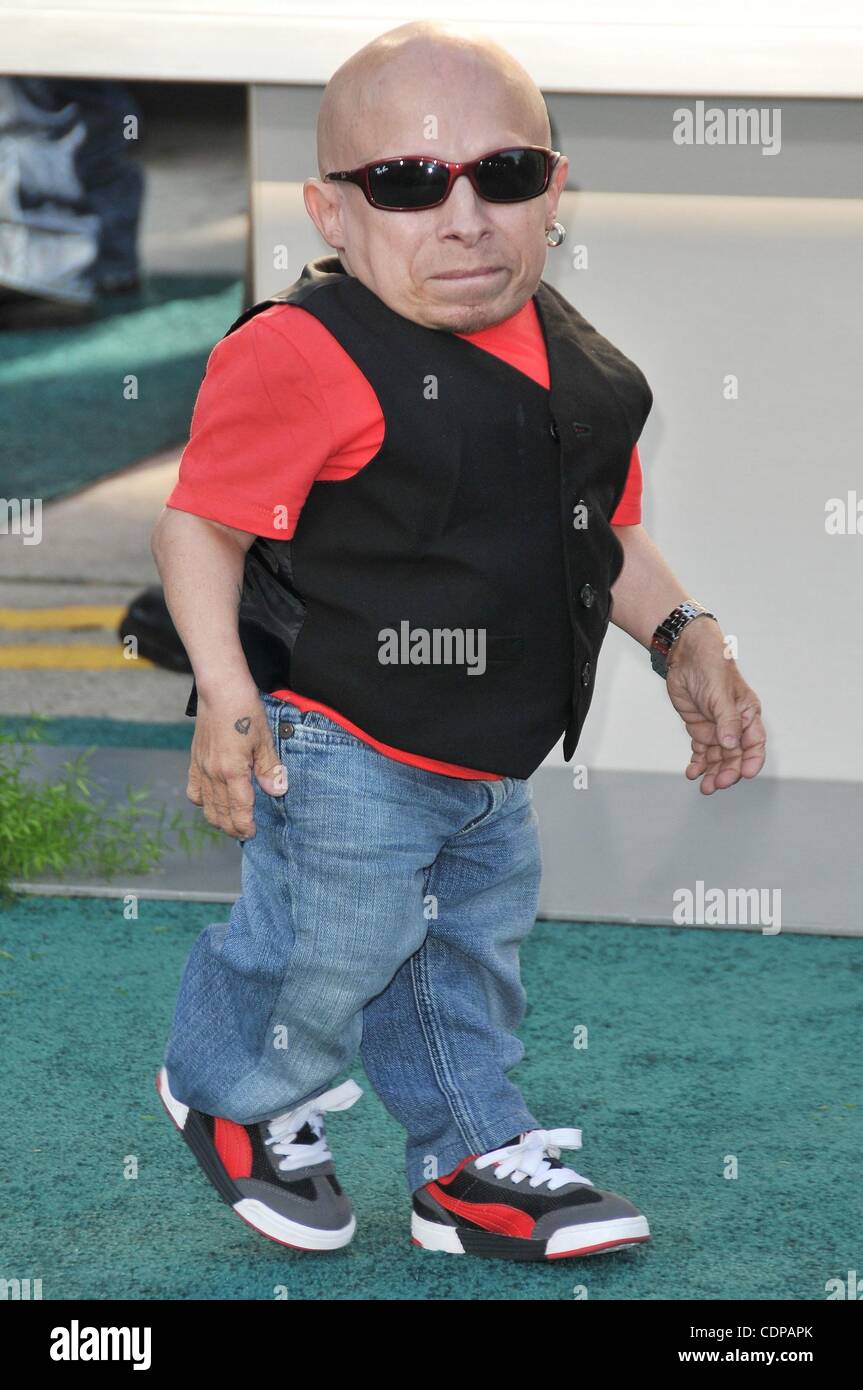 Vern Troyer High Resolution Stock Photography and Images - Alamy