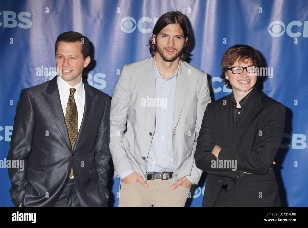 Jon cryer and angus t jones hi-res stock photography and images - Alamy