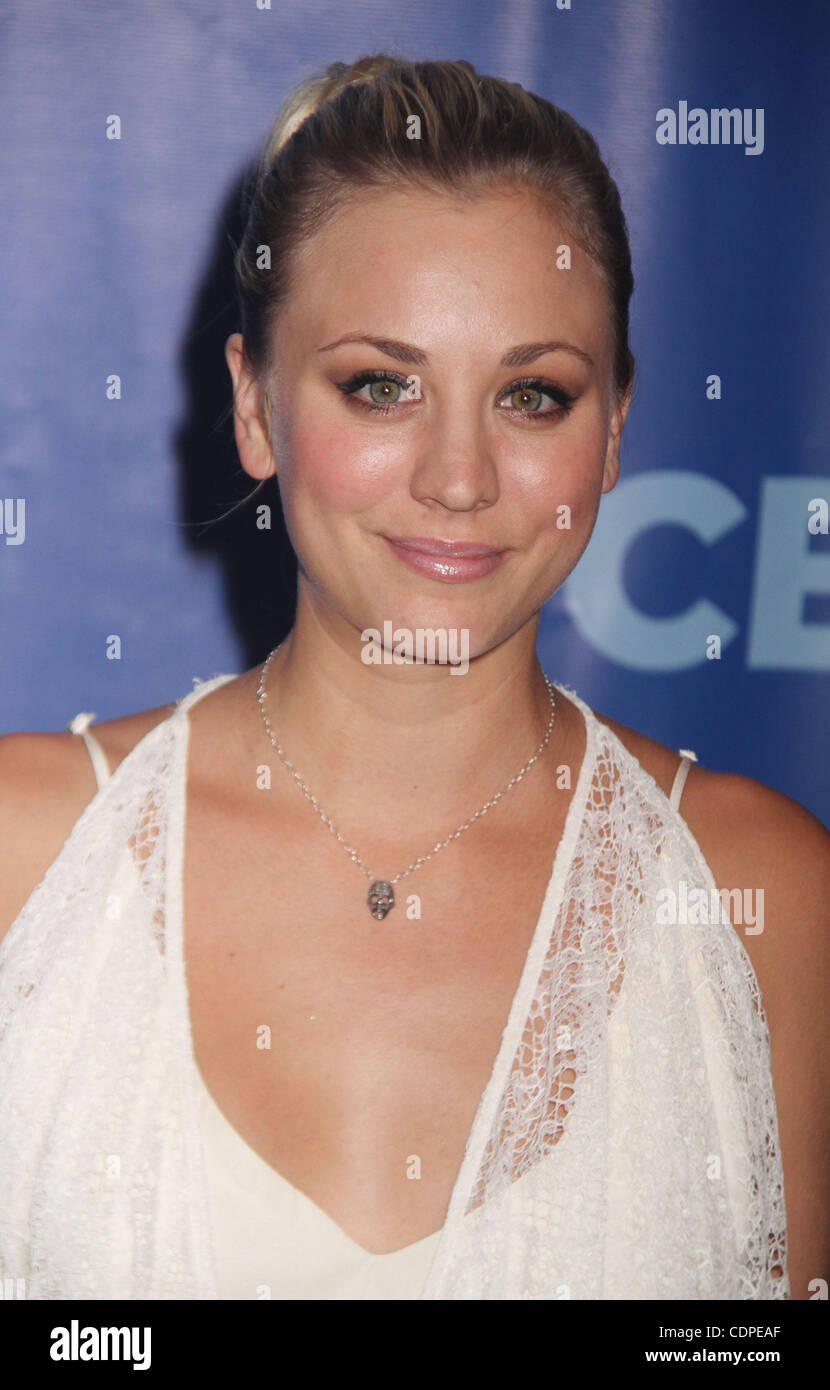 Kaley cuoco headshot hi-res stock photography and images - Alamy