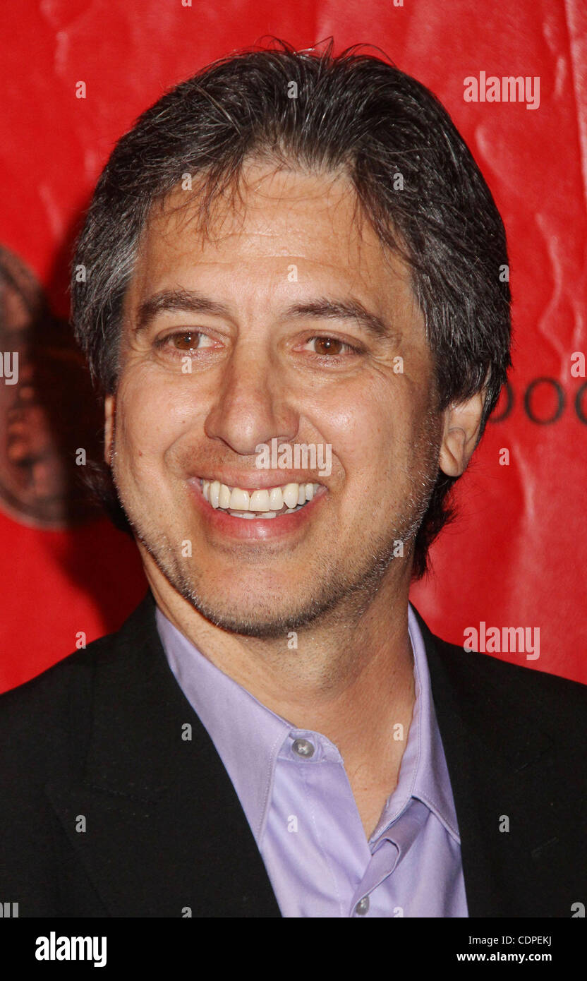 Actor ray romano hi-res stock photography and images - Alamy