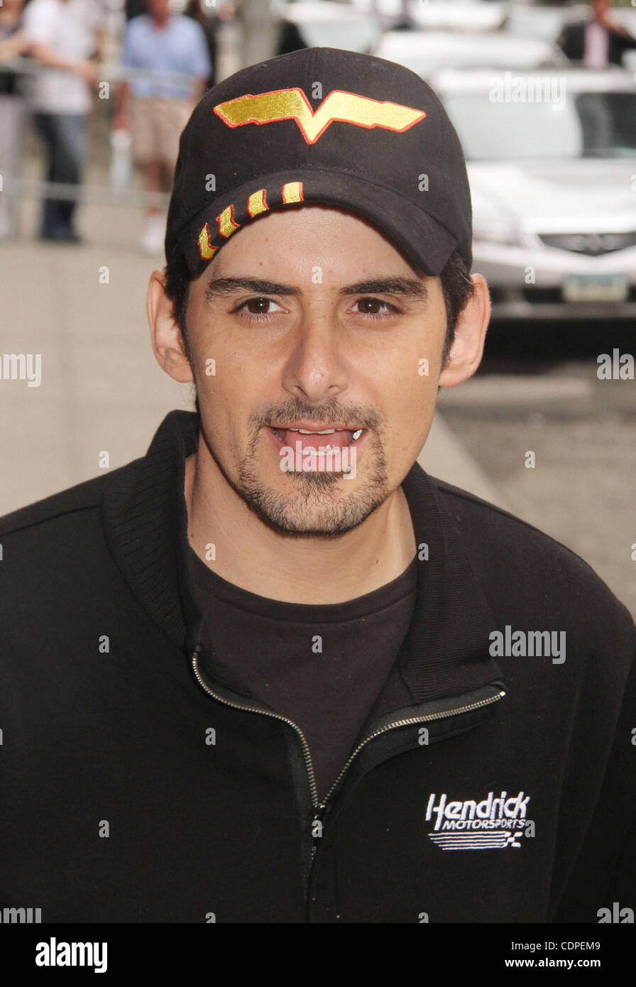 May 24, 2011 - New York, New York, U.S. - Country singer BRAD PAISLEY ...