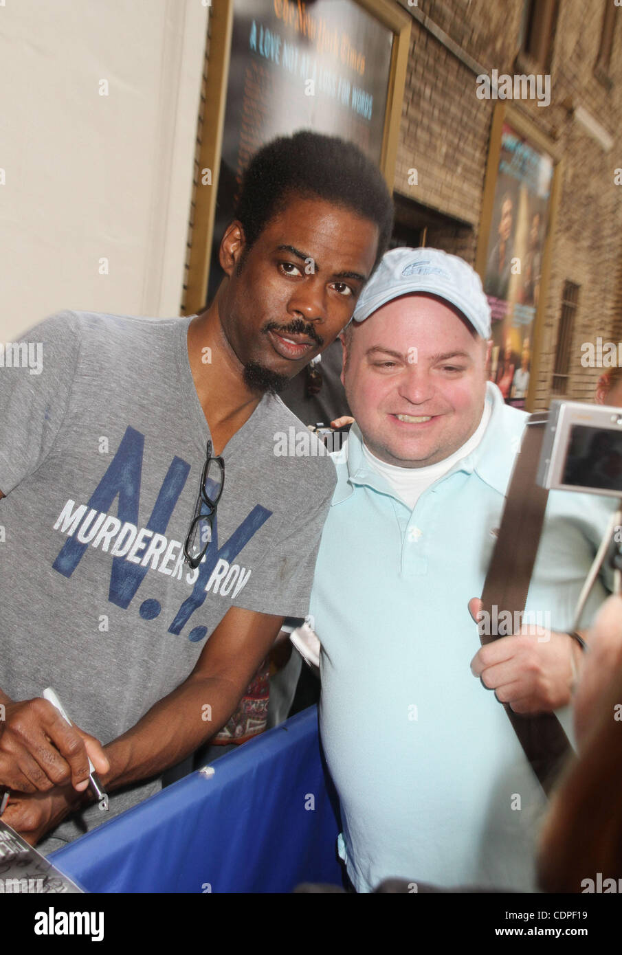 May 25, 2011 - New York, New York, U.S. - Actor CHRIS ROCK signs ...