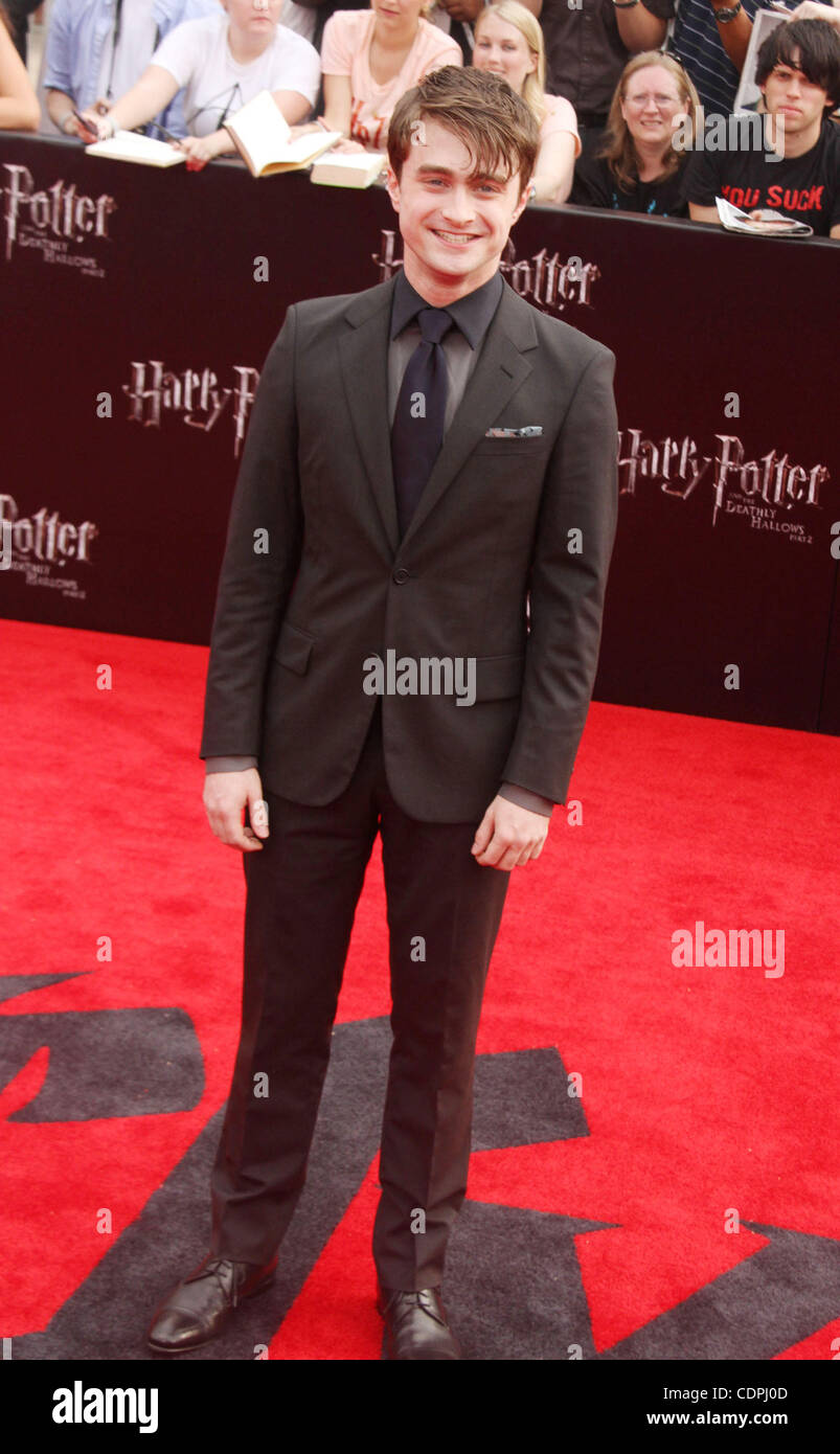 Actor daniel radcliffe red carpet hi-res stock photography and images ...