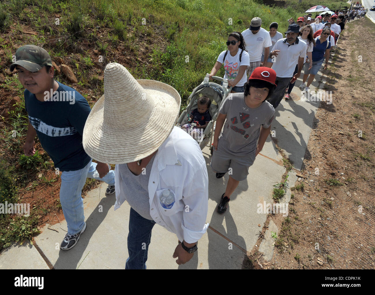 Hispanic immigrants hi-res stock photography and images - Alamy