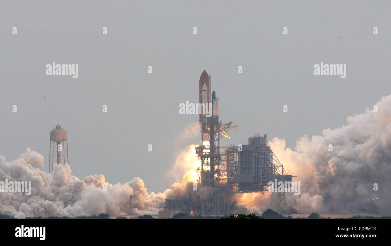 July 08, 2011 - Cape Canaveral, Florida, U.S. - Space shuttle Atlantis ...
