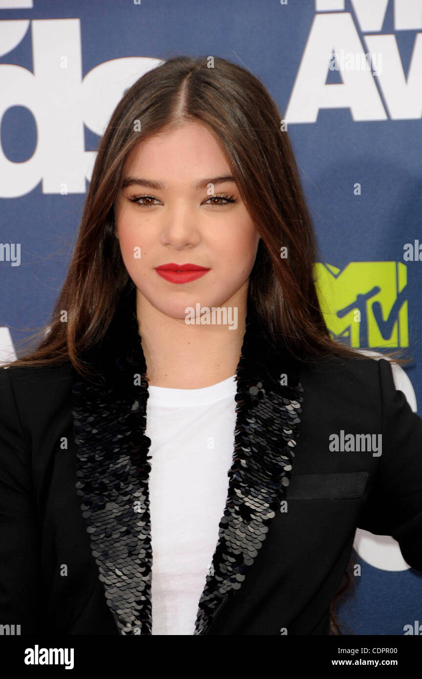 Hailee steinfield hi-res stock photography and images - Alamy