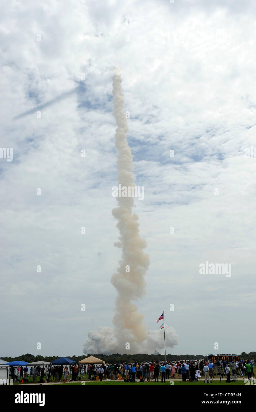 July 08, 2011 - Cape Canaveral, Florida, U.S. - Space shuttle Atlantis ...