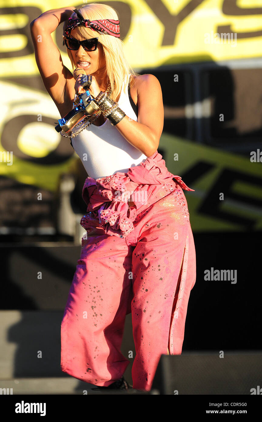 Jul 15, 2011 - Raleigh, North Carolina; USA - Singer KERI HILSON ...