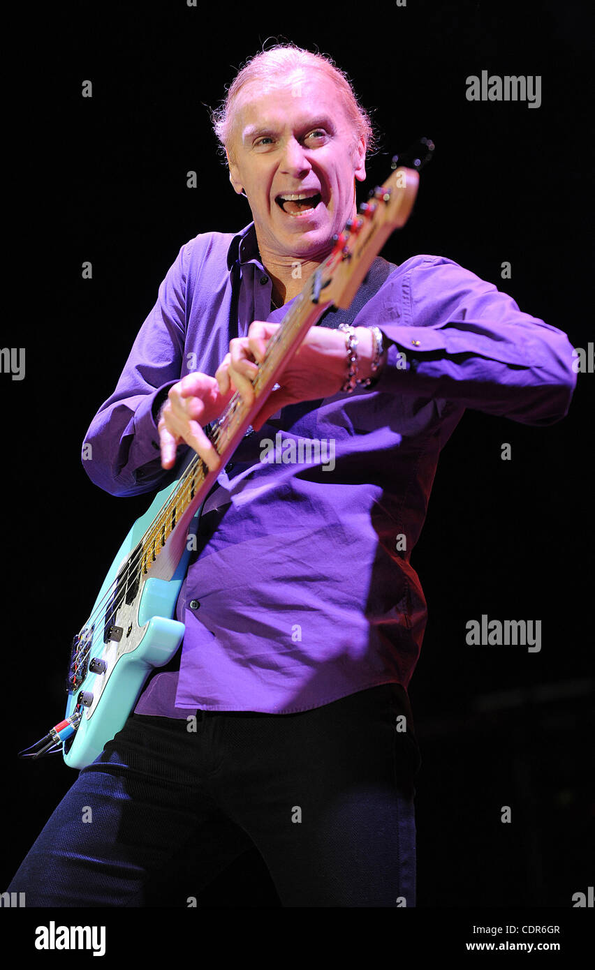 Billy sheehan bass hi-res stock photography and images - Alamy