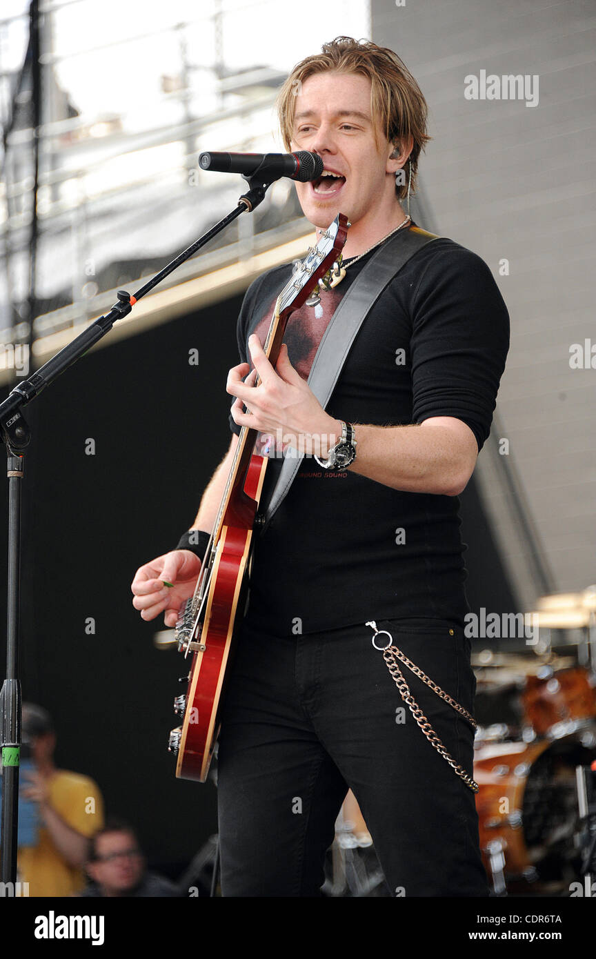 May. 21, 2011 - Columbus, Ohio; USA - Singer / Guitarist SHIMON MOORE ...