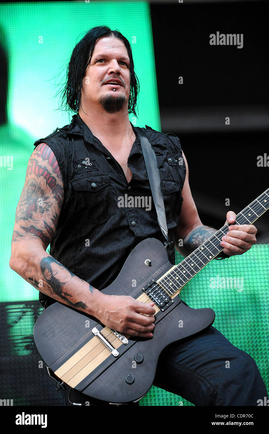 Guitarist dan donegan hi-res stock photography and images - Alamy
