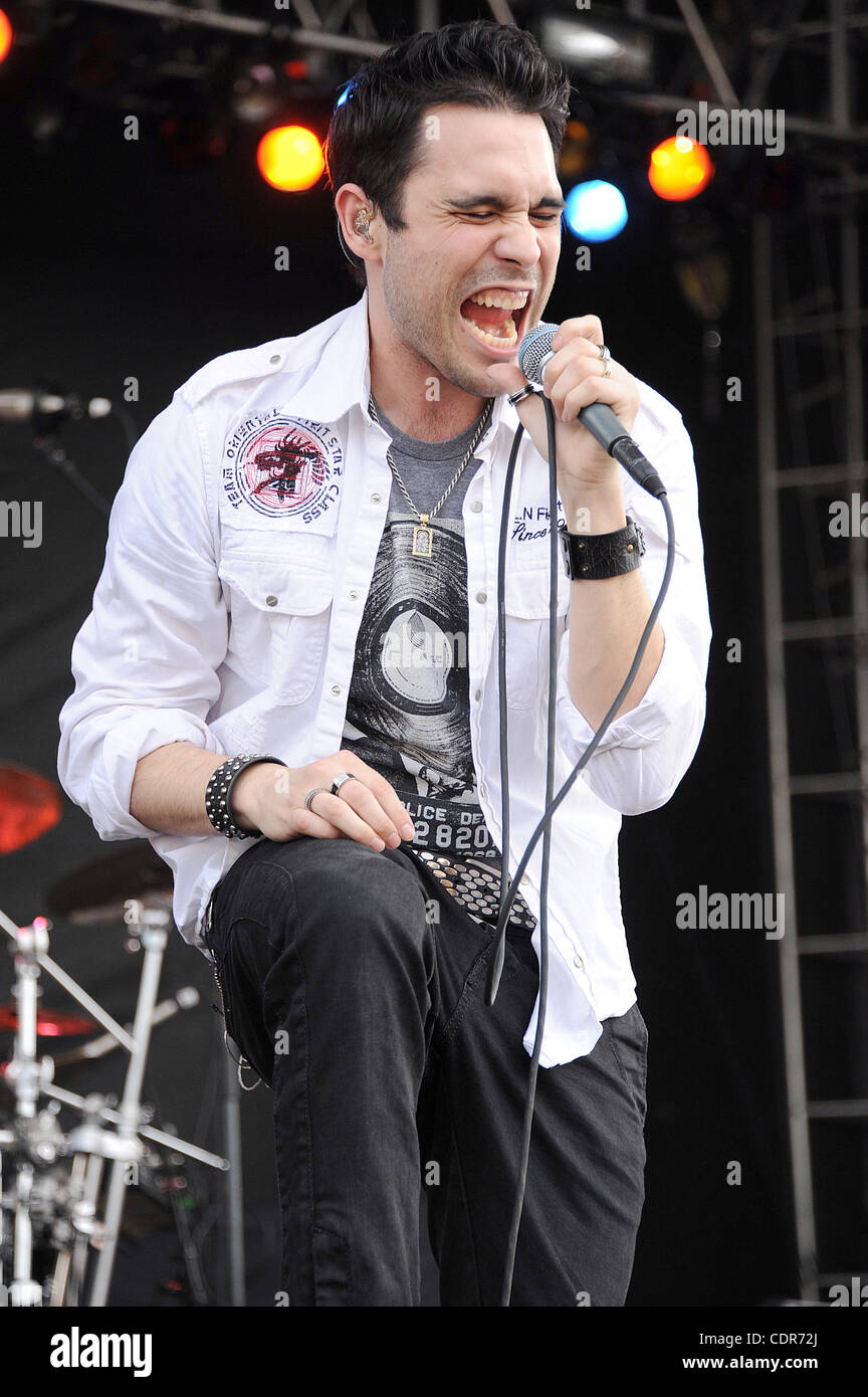 Singer Chris Taylor Brown Of High Resolution Stock Photography and ...