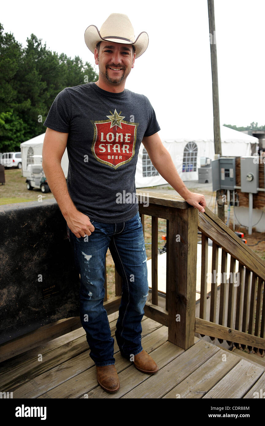 Jun 16, 2011 - Roanoke Rapids, North Carolina; USA - Singer / Guitarist ...