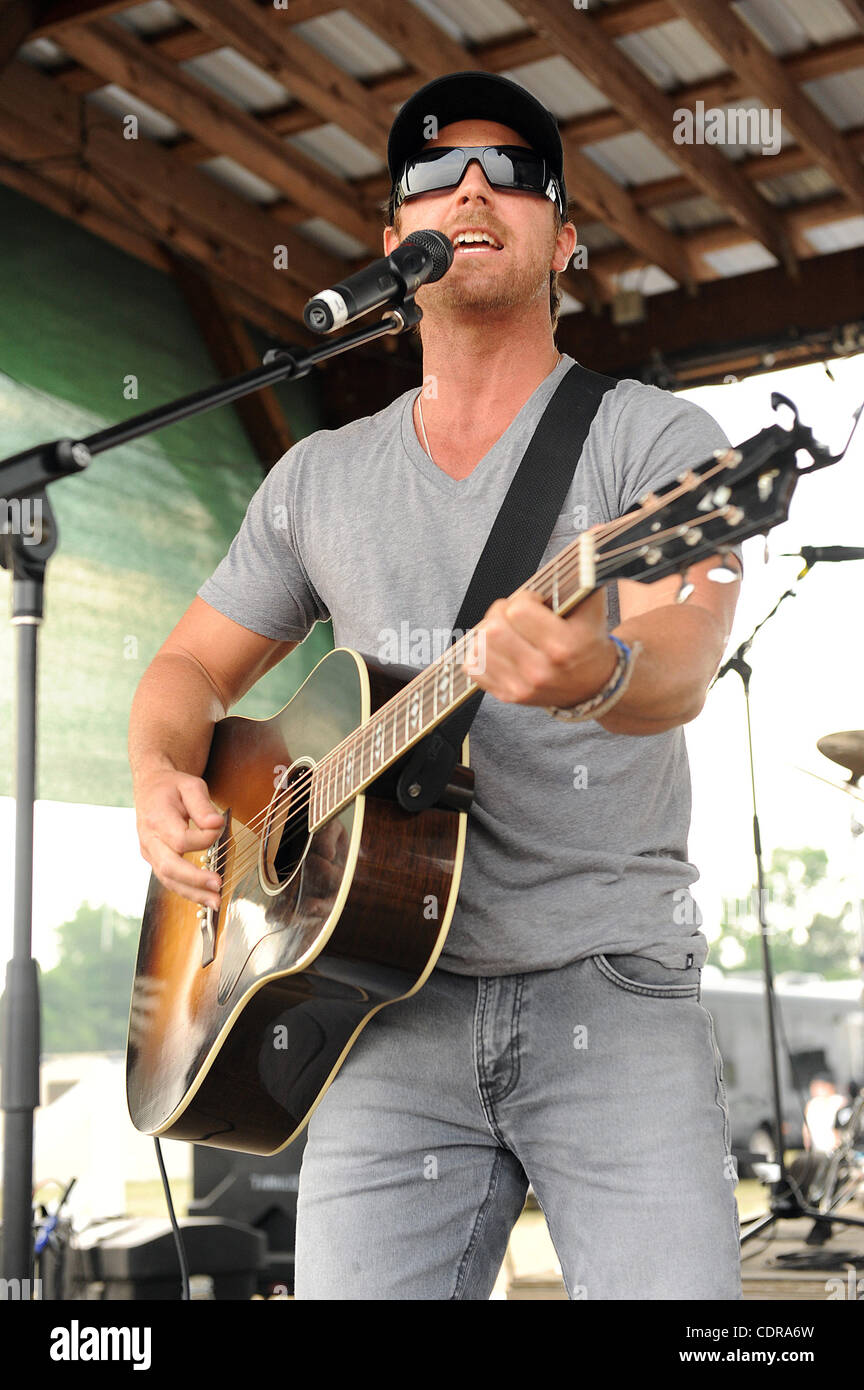 Jun 18, 2011 - Roanoke Rapids, North Carolina; USA - Singer / Guitarist ...