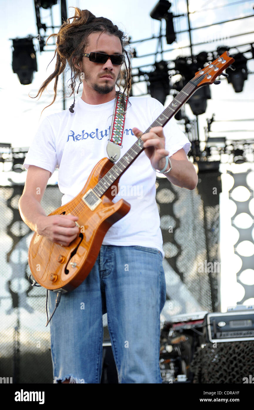 Soja Lead Singer