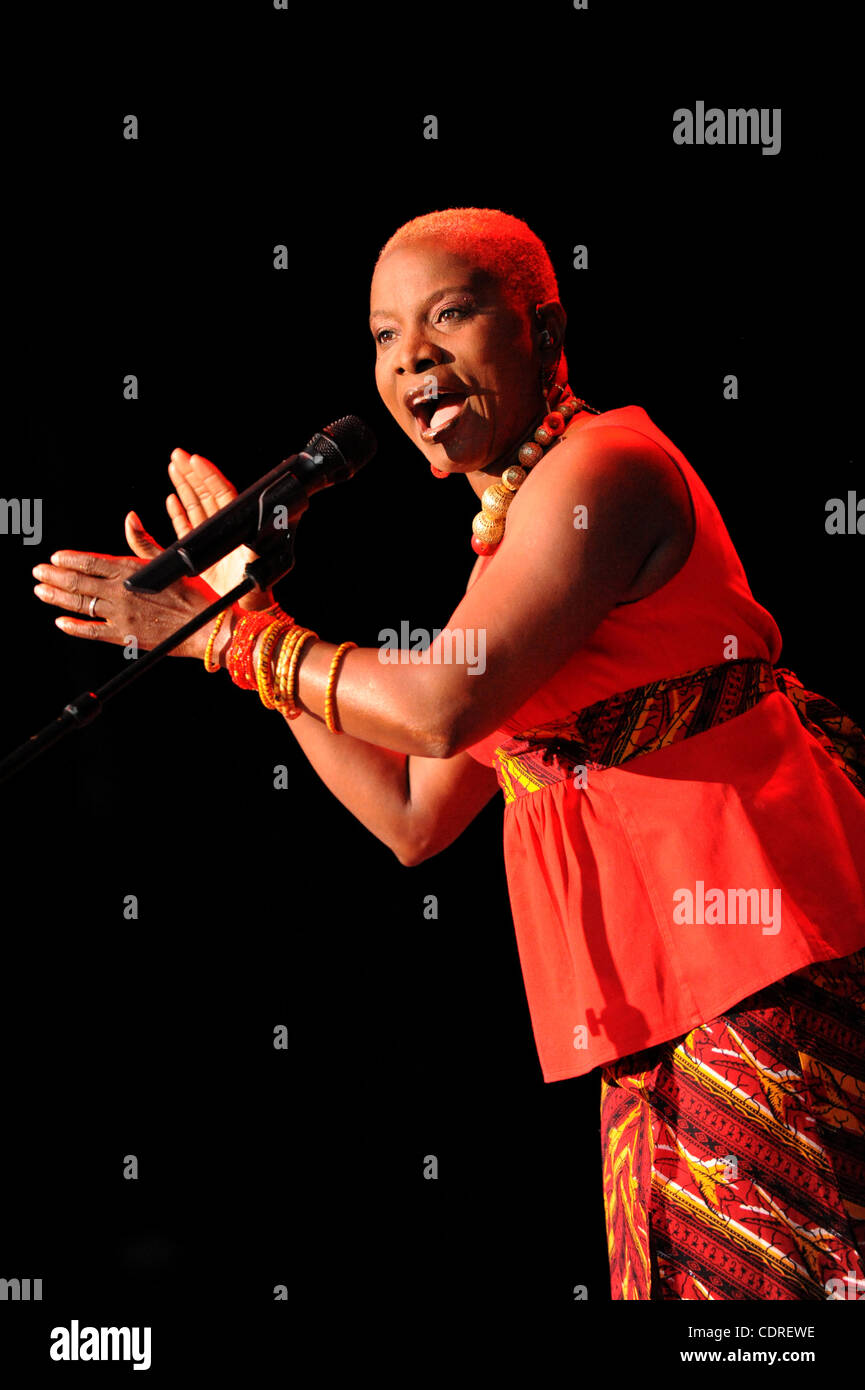 Angélique kidjo hi-res stock photography and images - Alamy