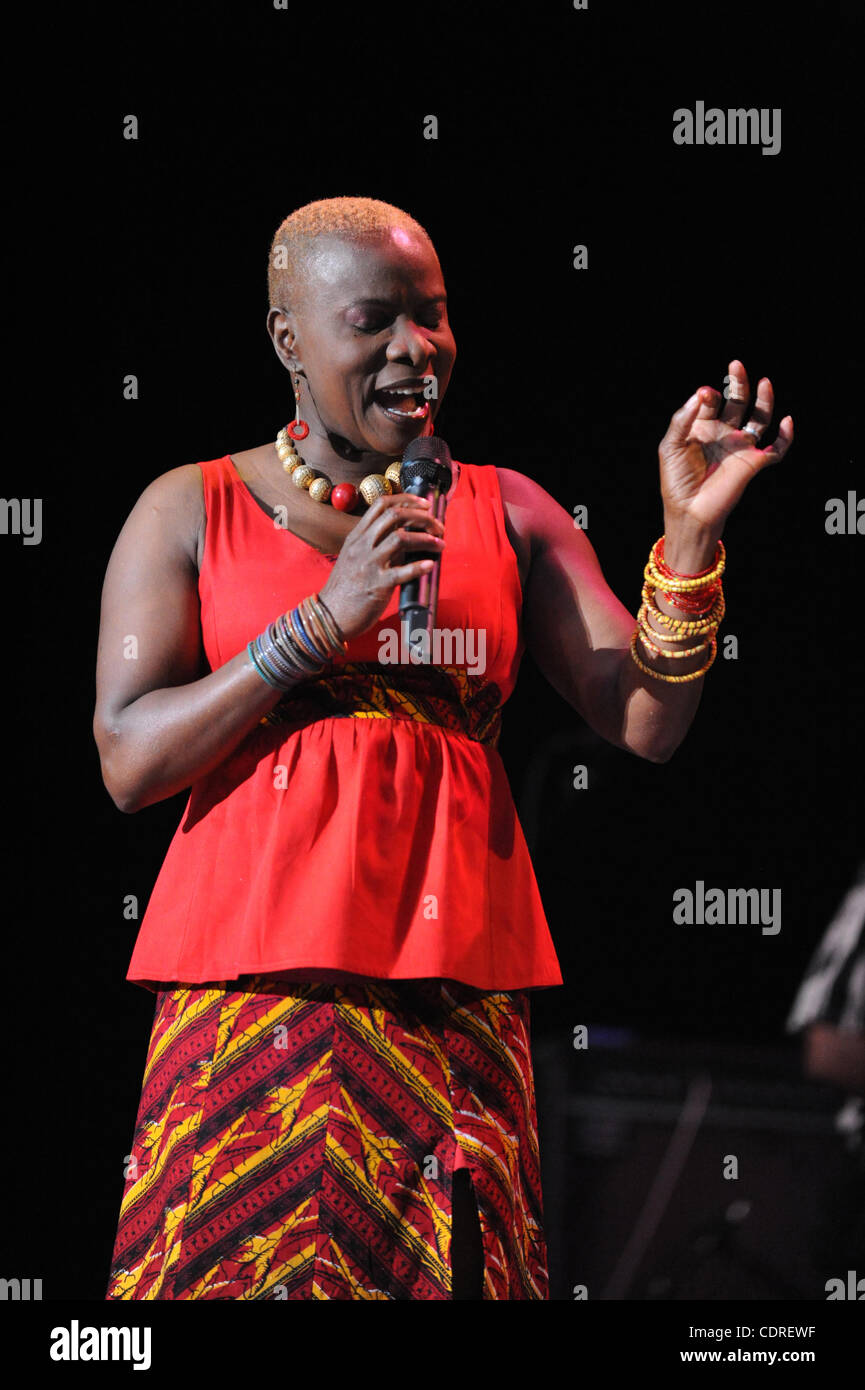 Angelique kidjo singer hi-res stock photography and images - Alamy
