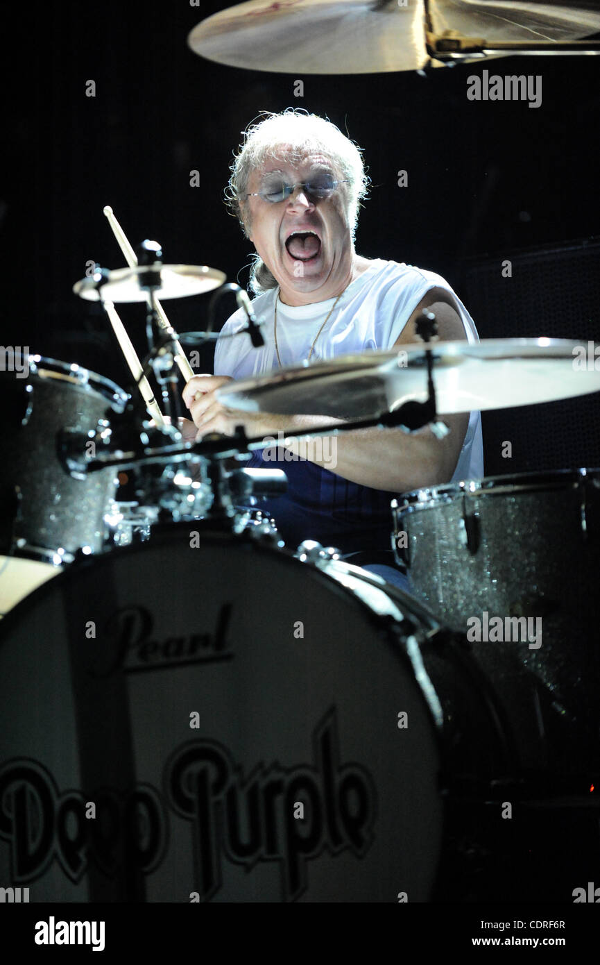 Deep purple 2011 tour hi-res stock photography and images - Alamy