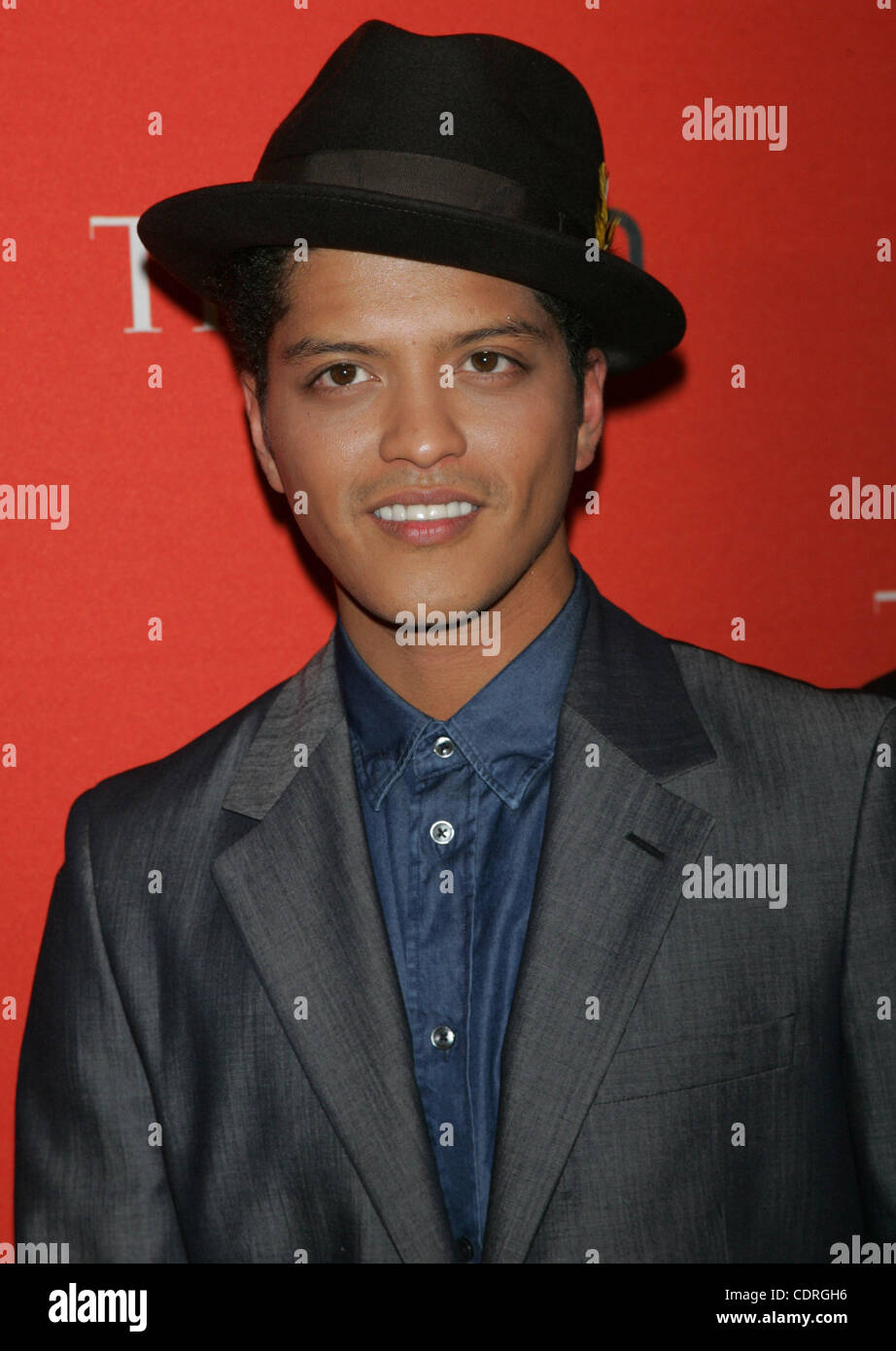 Apr. 26, 2011 - New York, New York, U.S. - BRUNO MARS arrives for the ...