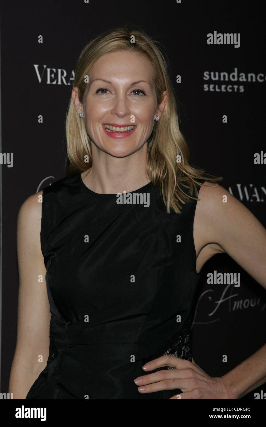 May 1, 2011 - New York, New York, U.S. - KELLY RUTHERFORD arrives for ...
