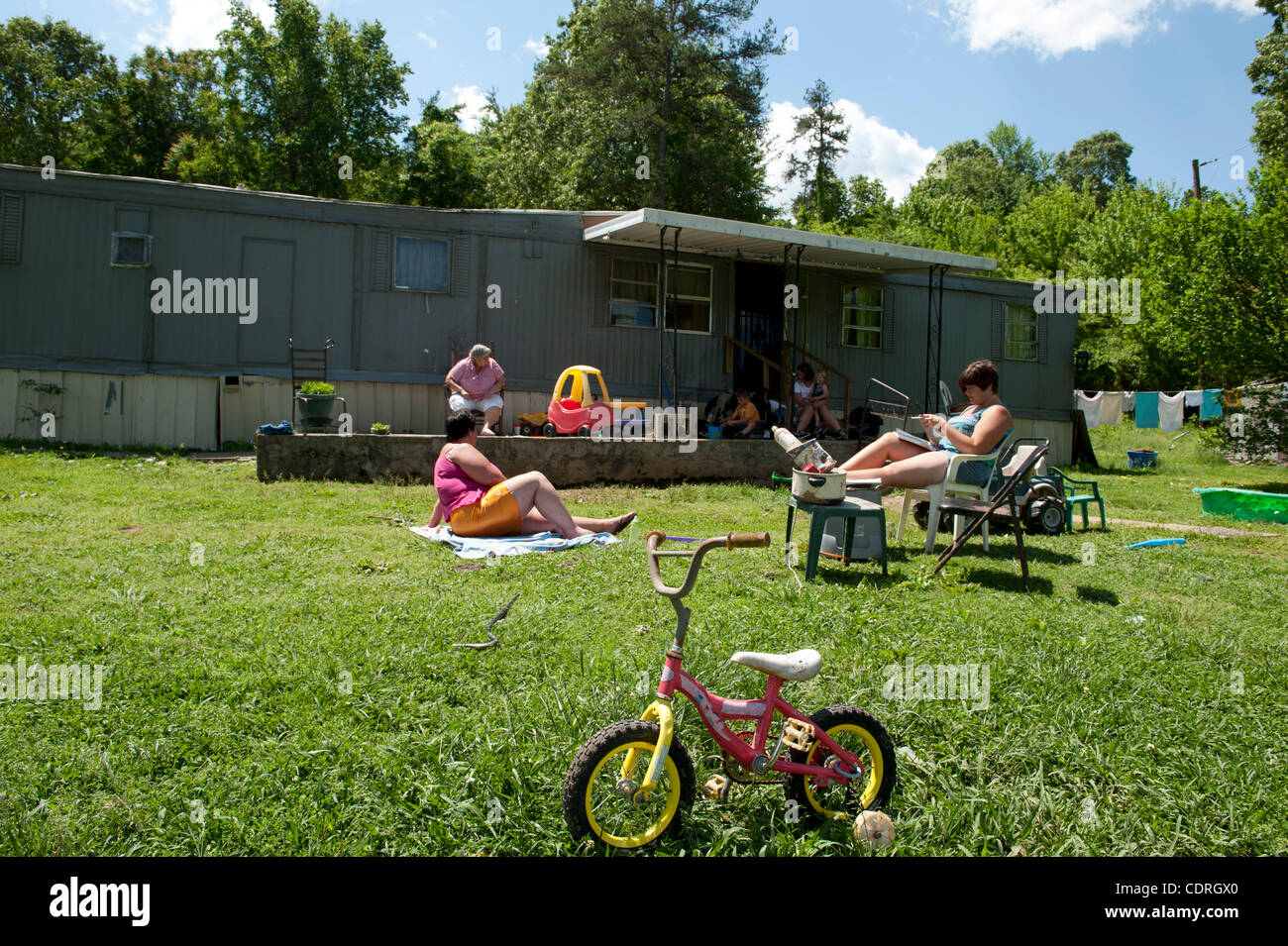 Low income family hi-res stock photography and images - Alamy