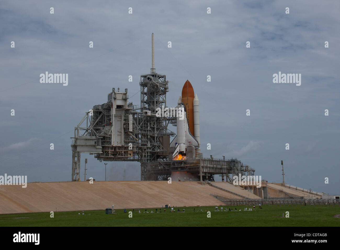 July 8, 2011 - Cape Canaveral, FL, USA - Space Shuttle Atlantis blasts ...