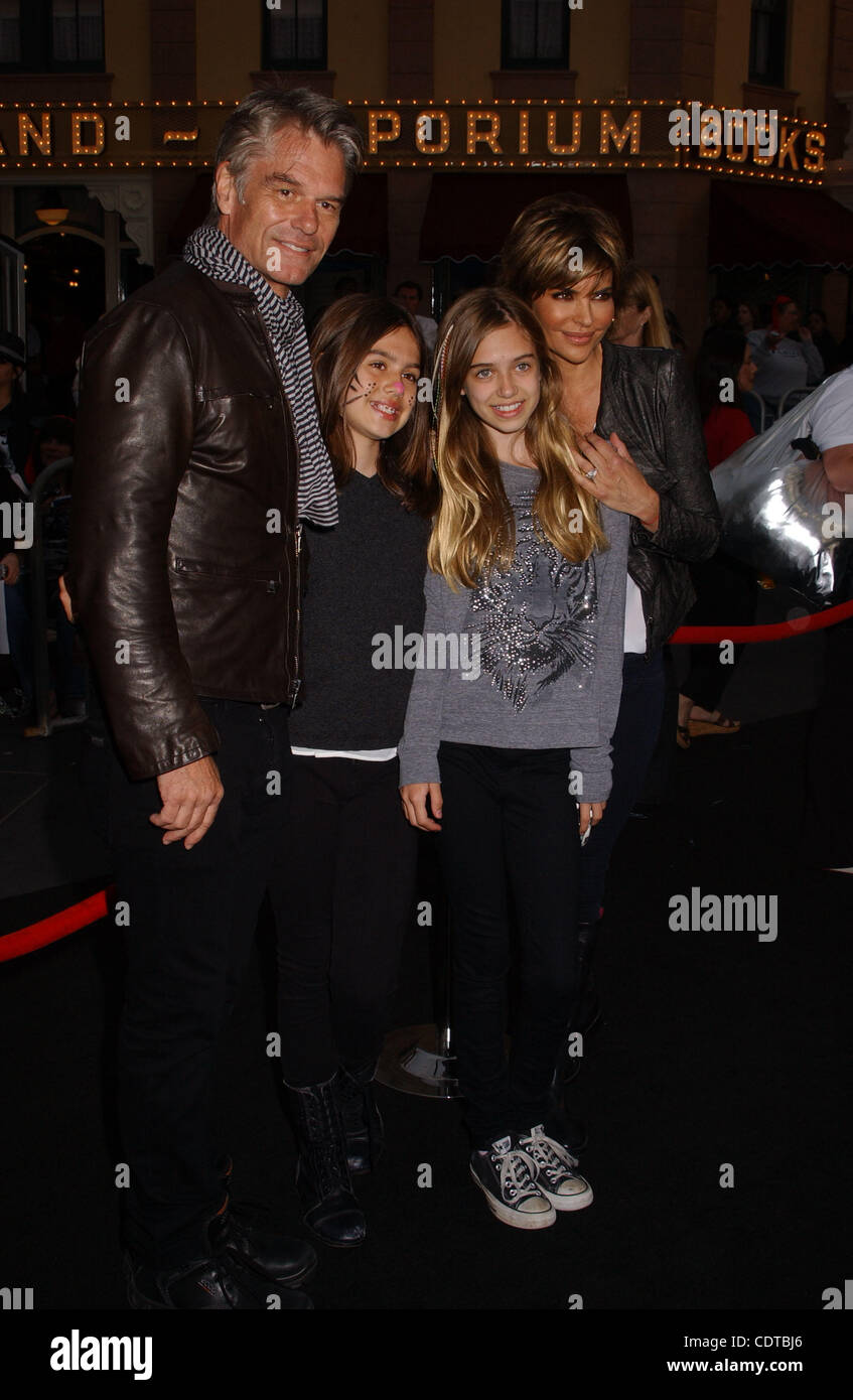 May 7, 2011 - Hollywood, California, U.S. - LISA RINNA & FAMILY ATTEND ...