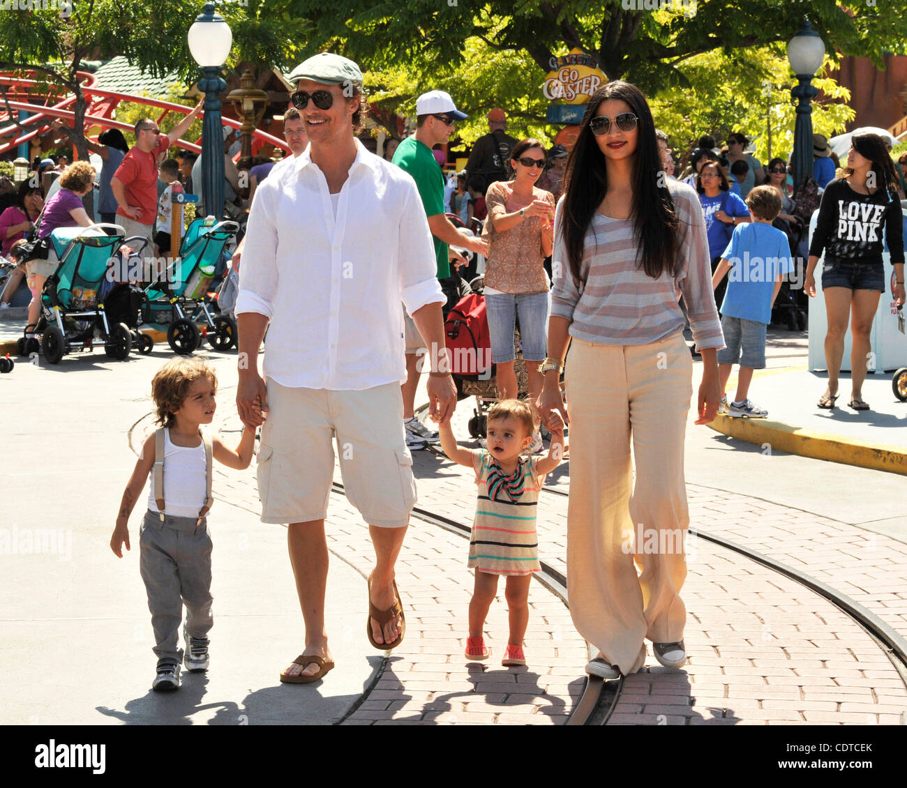 Vida and levi alves mcconaughey hi-res stock photography and images - Alamy