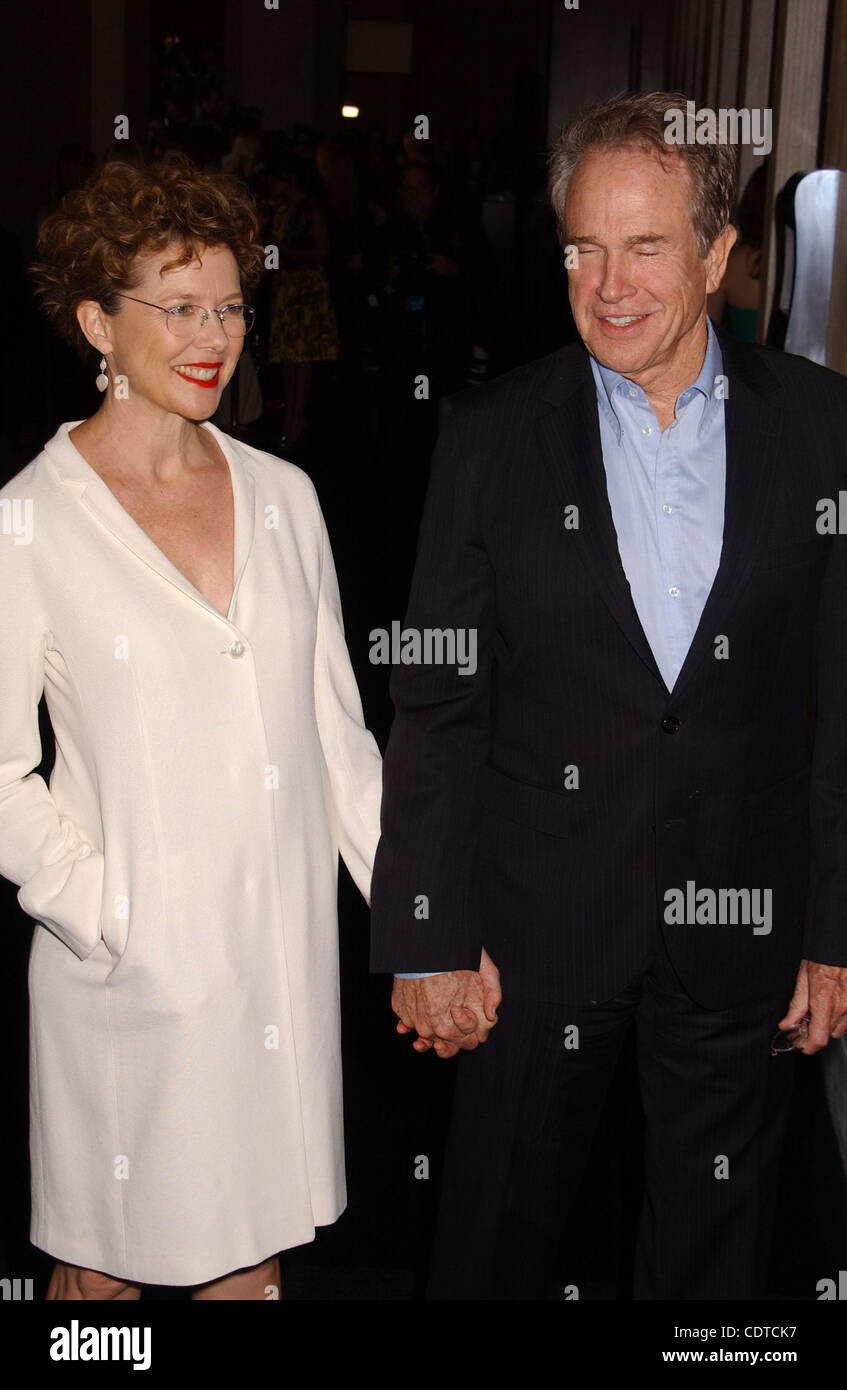 June 16, 2011 - Hollywood, California, U.S. - Annette Bening And Warren ...