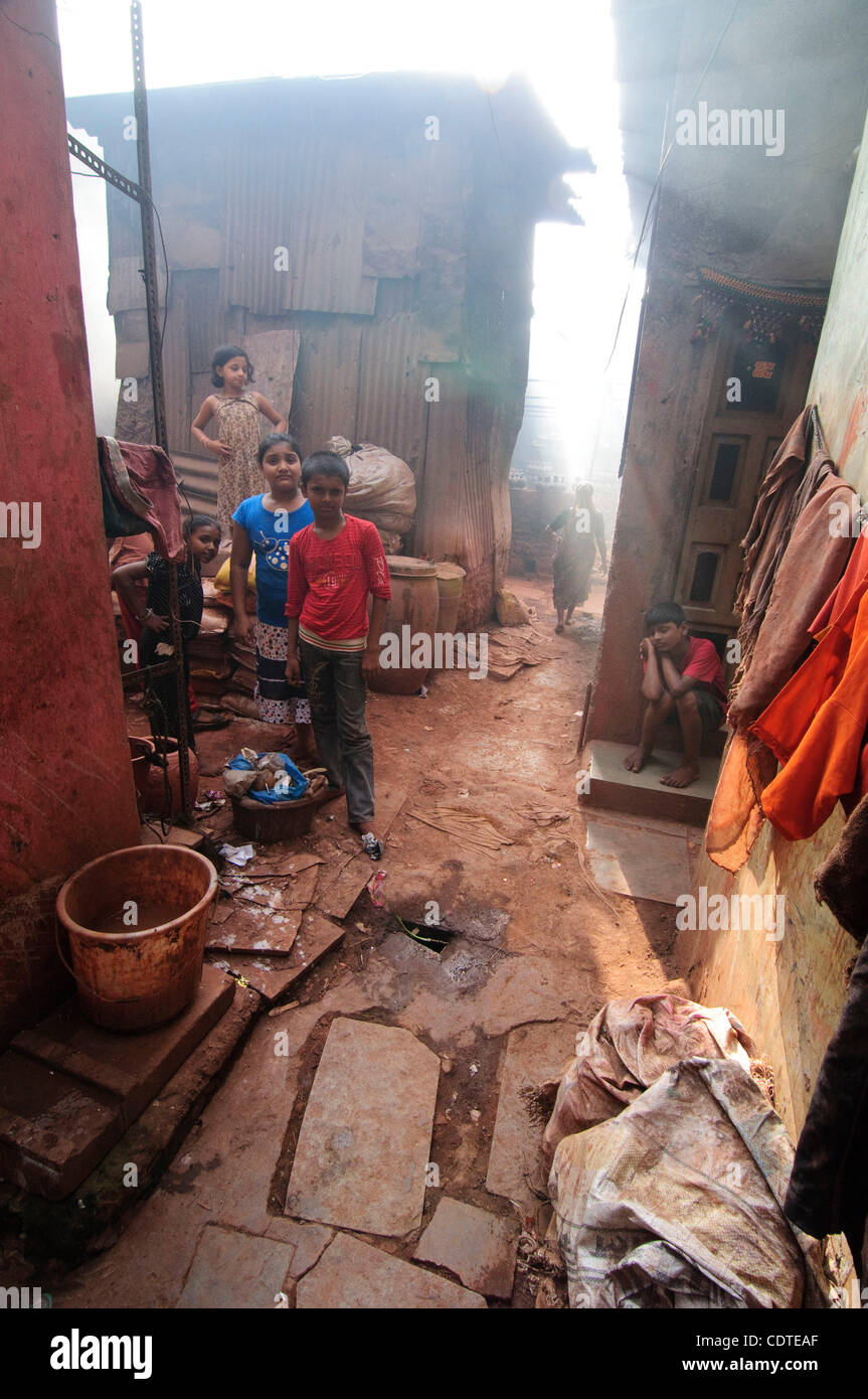 Life inside the pottery district of Dharavi, one of the world's largest ...