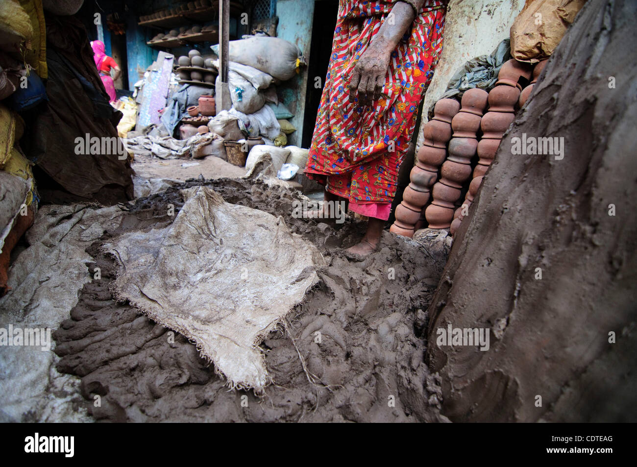India slums inside hi-res stock photography and images - Alamy