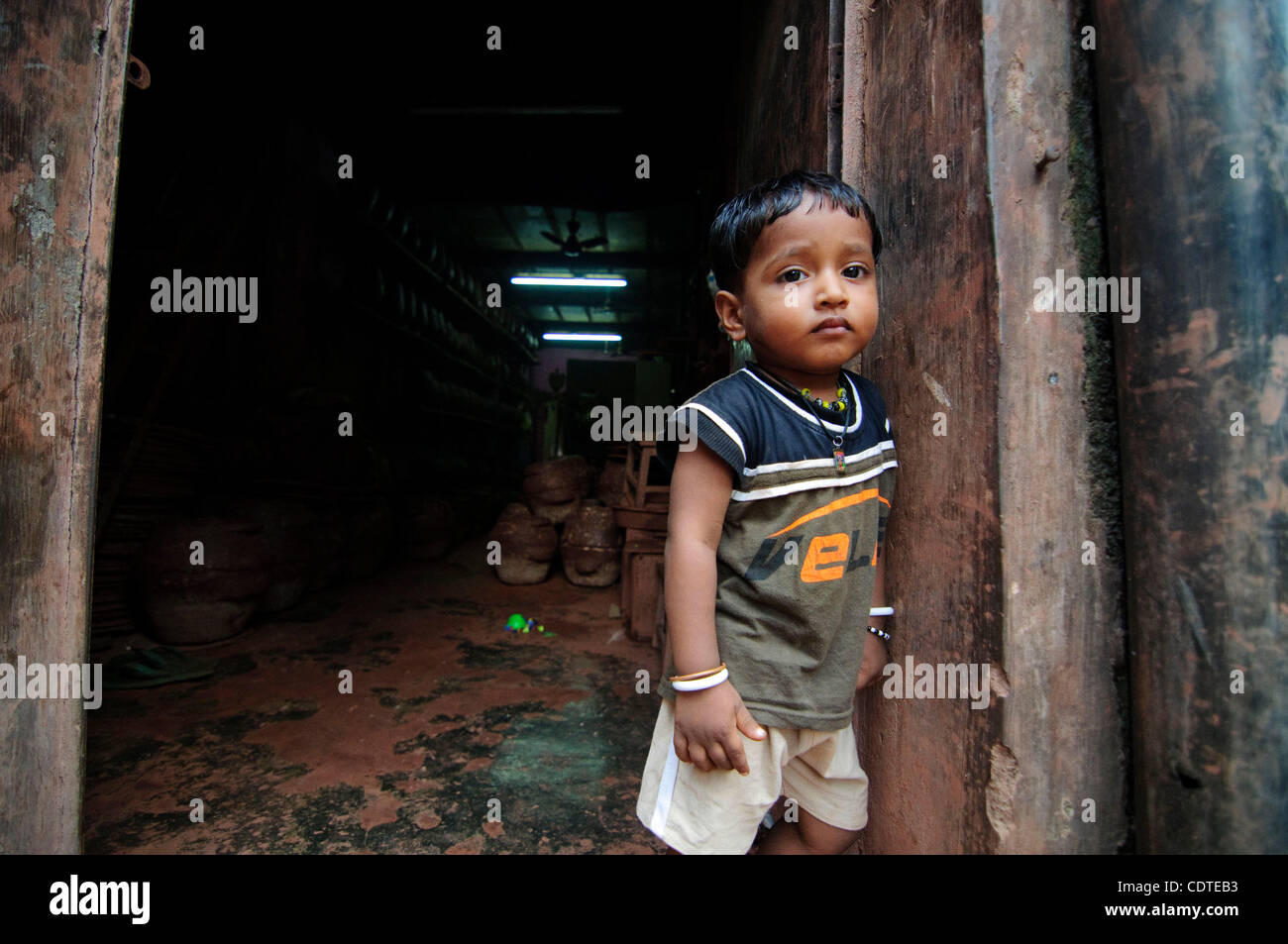 India slums inside hi-res stock photography and images - Alamy