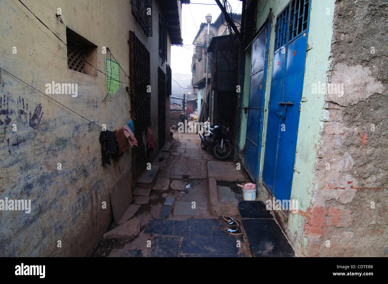 India slums inside hi-res stock photography and images - Alamy