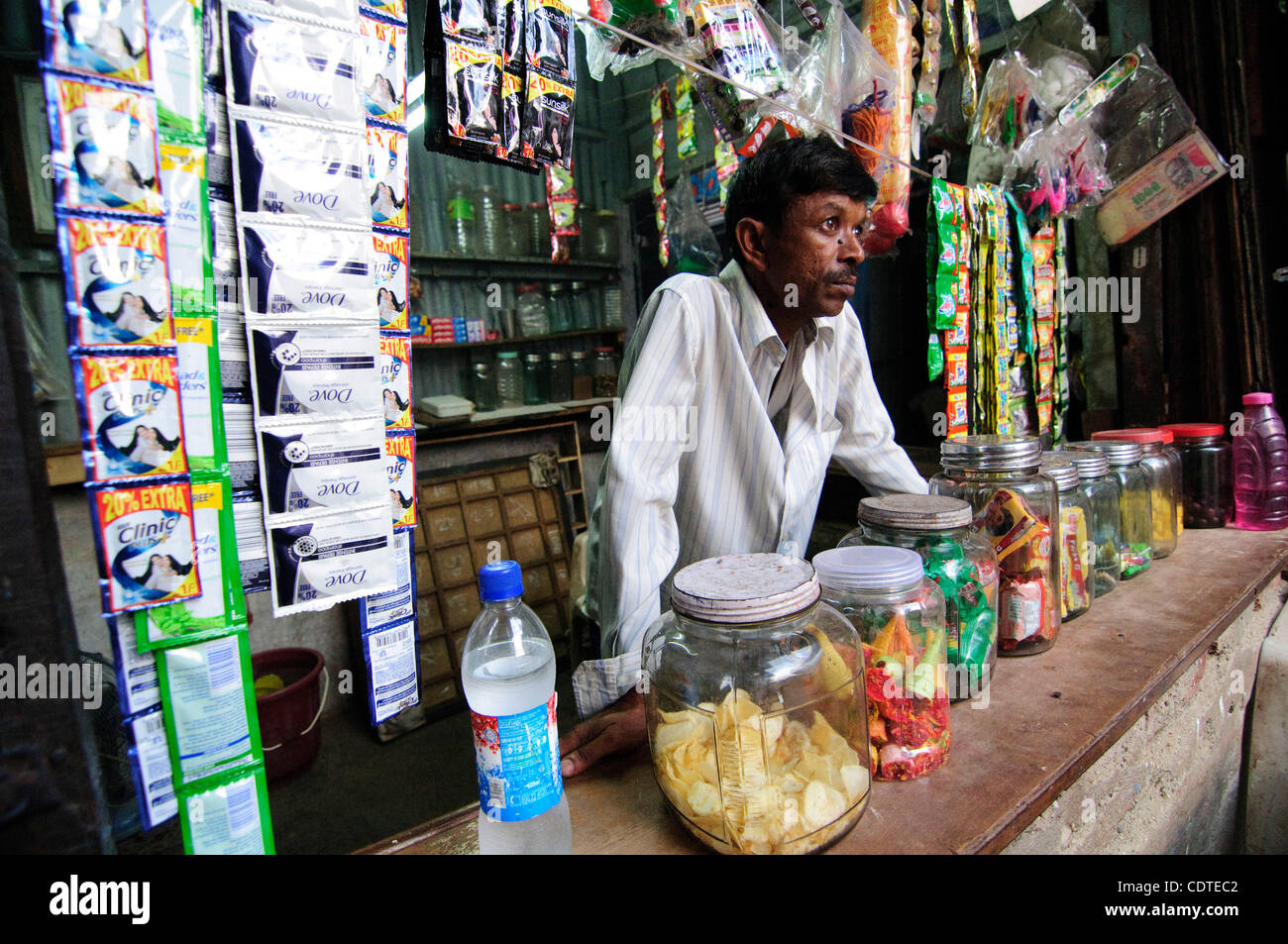 Life inside the pottery district of Dharavi, one of the world's largest ...