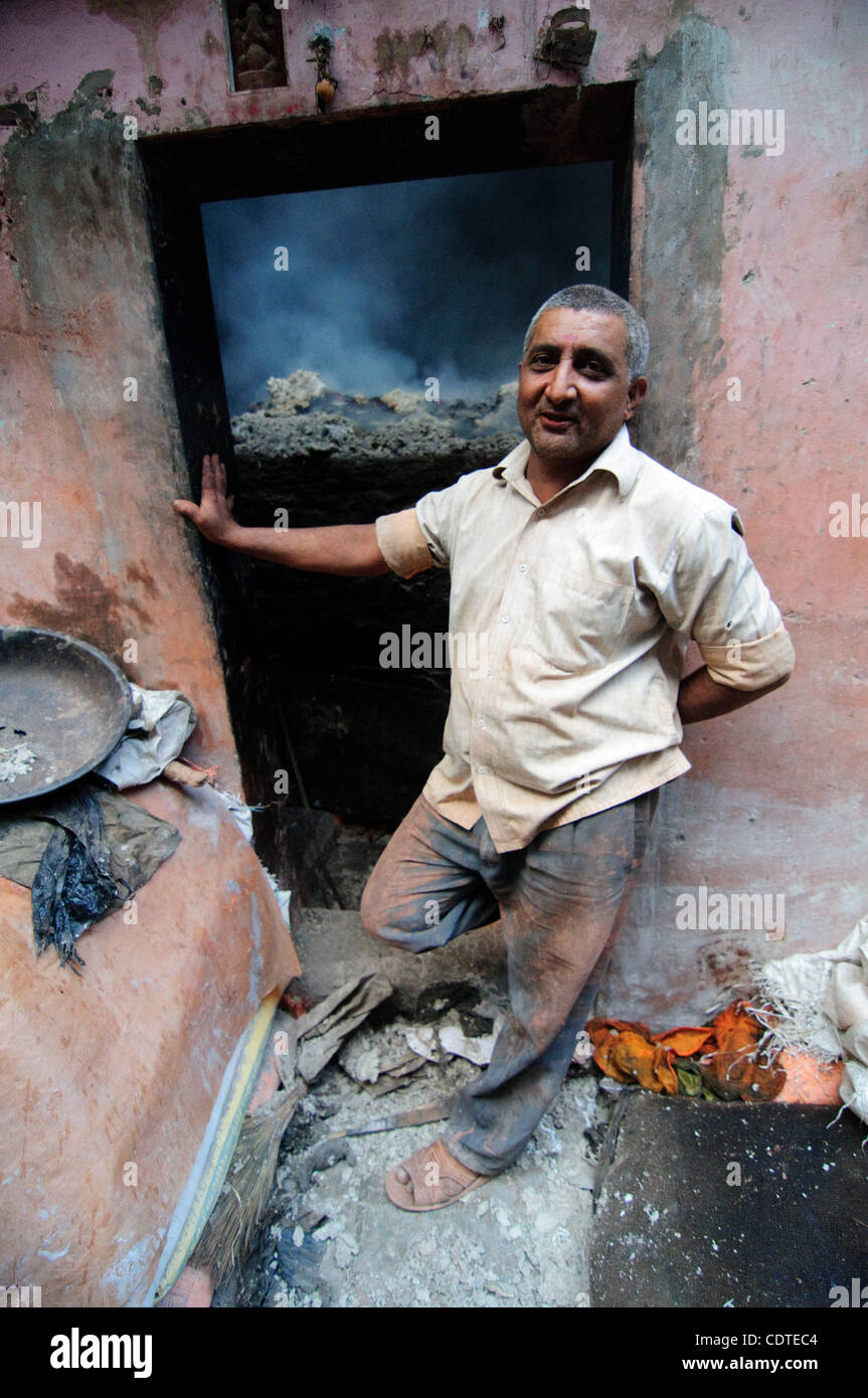 Life inside the pottery district of Dharavi, one of the world's largest ...